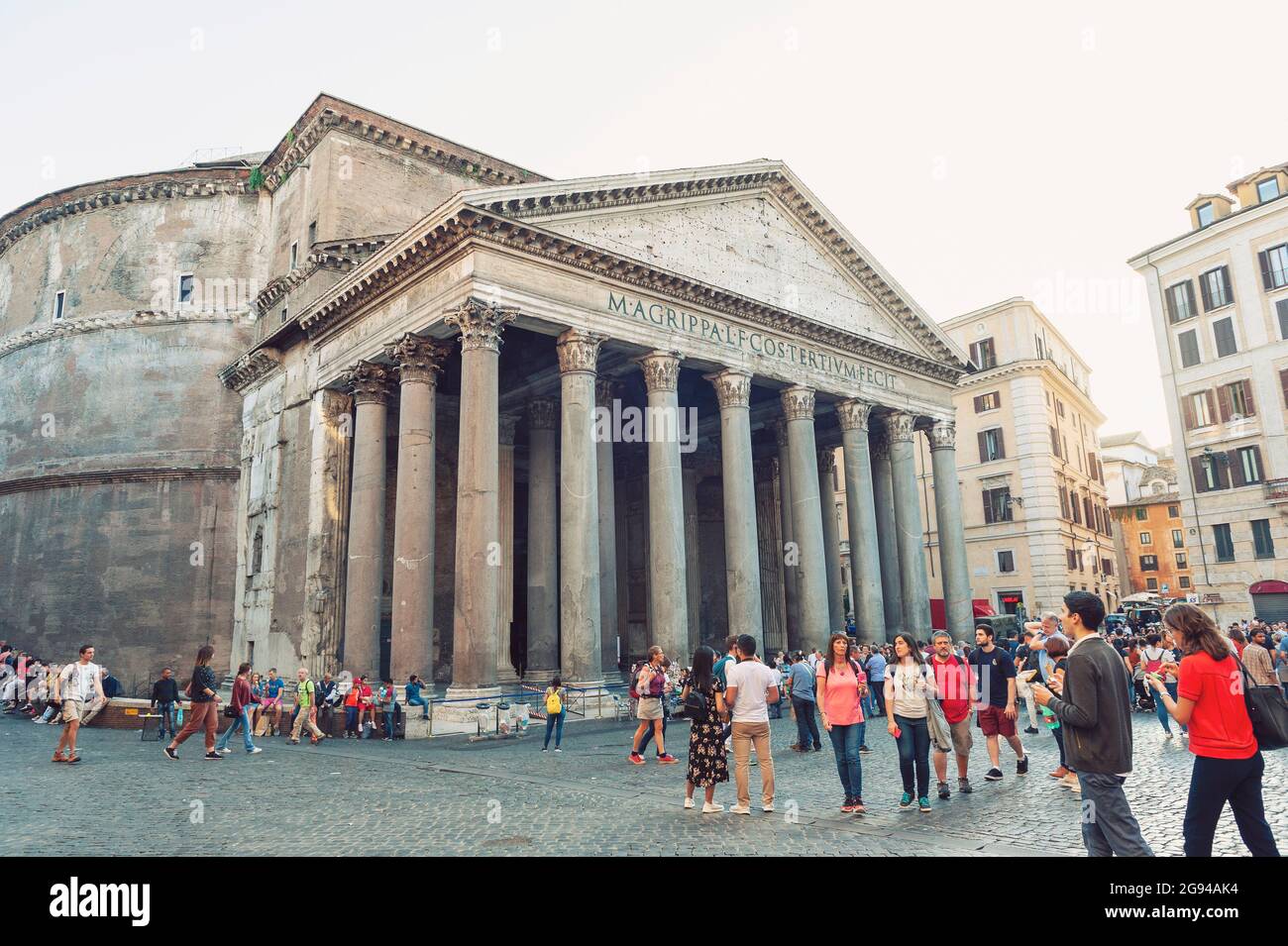 A large crowd of tourist visiting the Pantheon, ancient Roman temple ...
