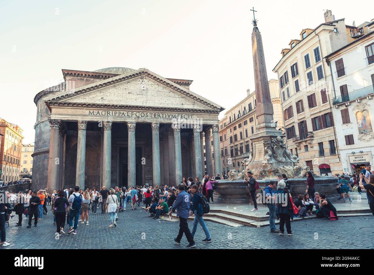 A large crowd of tourist visiting the Pantheon, ancient Roman temple ...