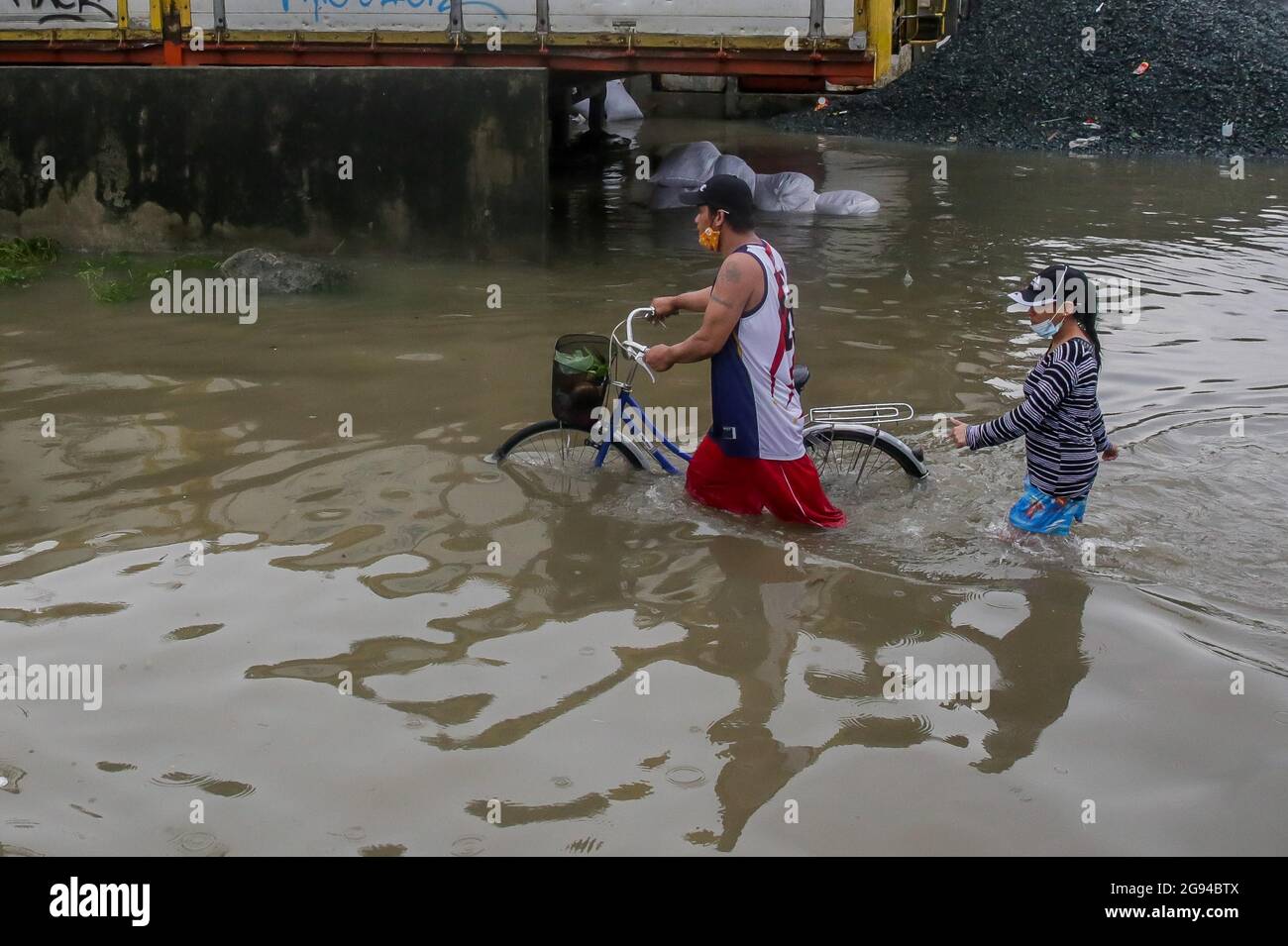 Rizal Province, Philippines. 24th July, 2021. People wade through the ...