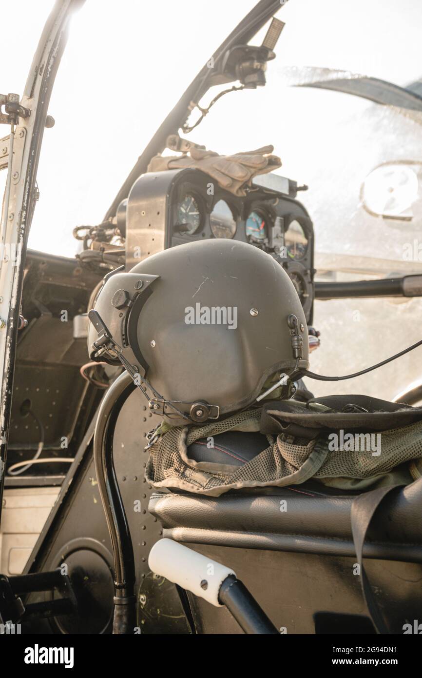 Inside a helicopter hi-res stock photography and images - Alamy