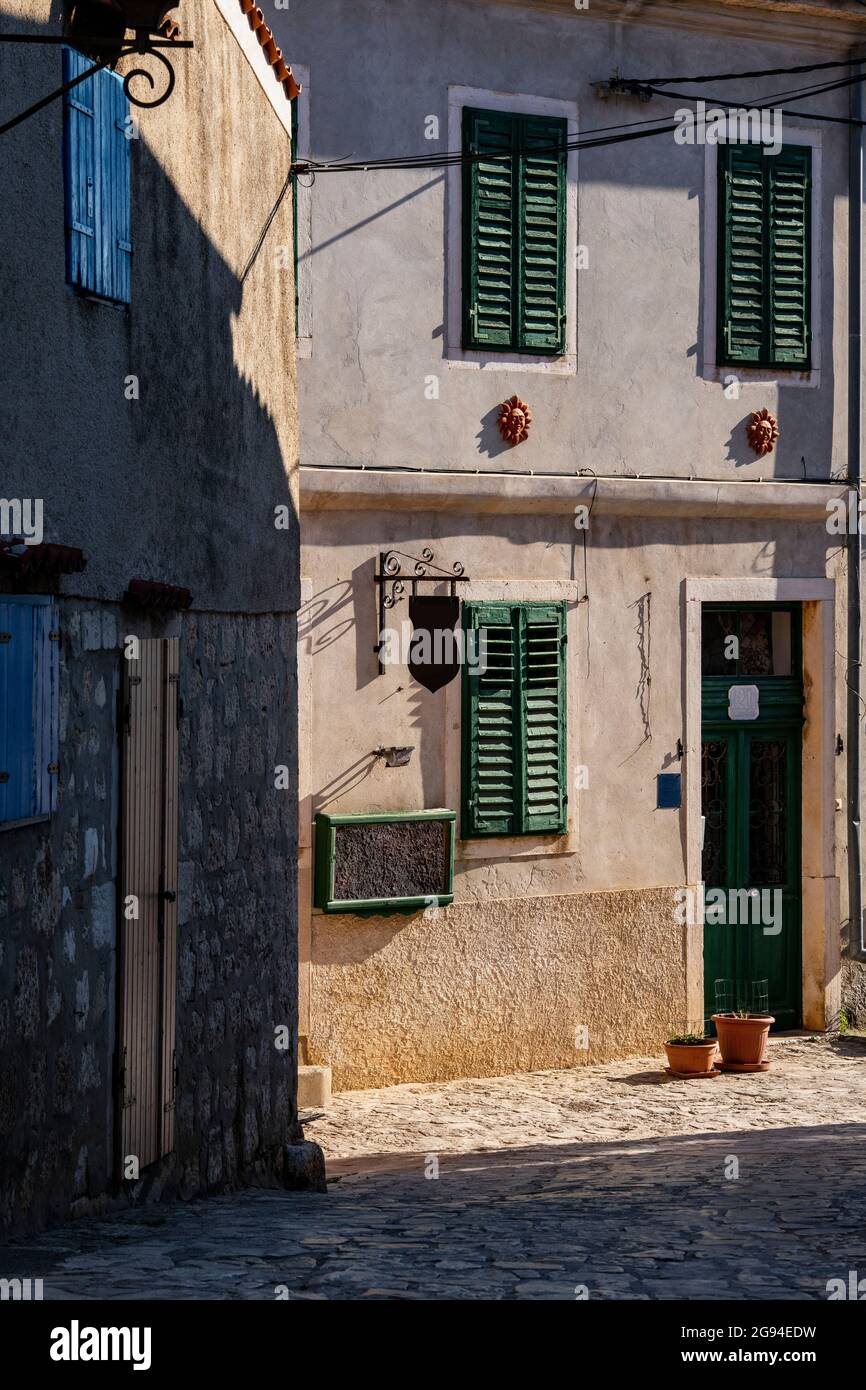 Empty cobble street residential hi-res stock photography and images - Alamy