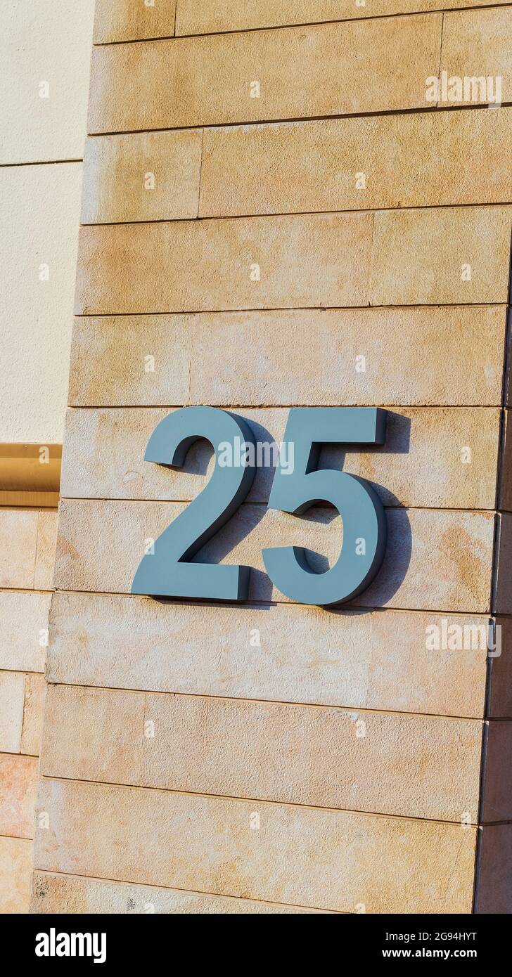 Wall with number 25 on it Stock Photo - Alamy
