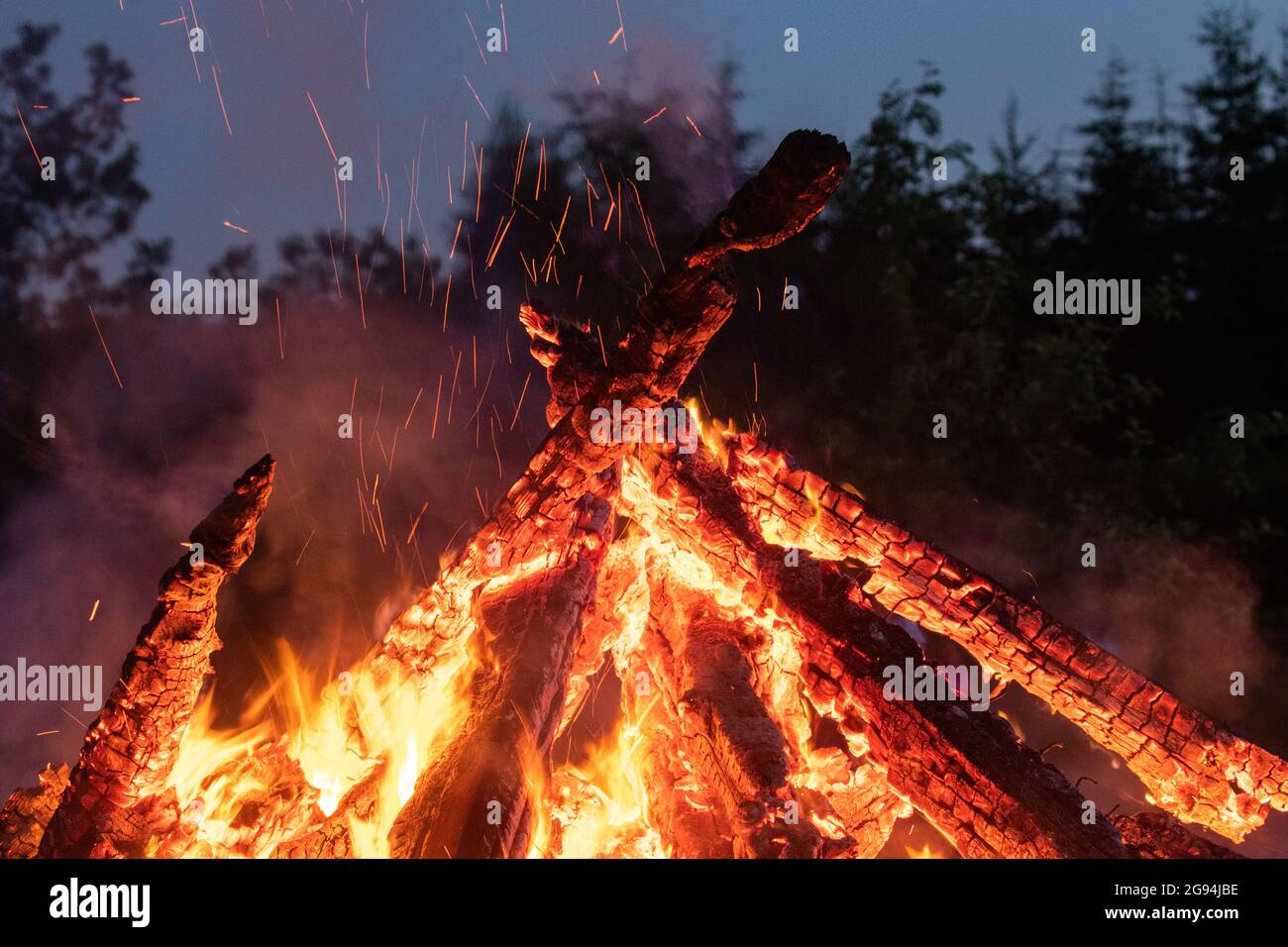 Fire burning wood orange hi-res stock photography and images - Alamy