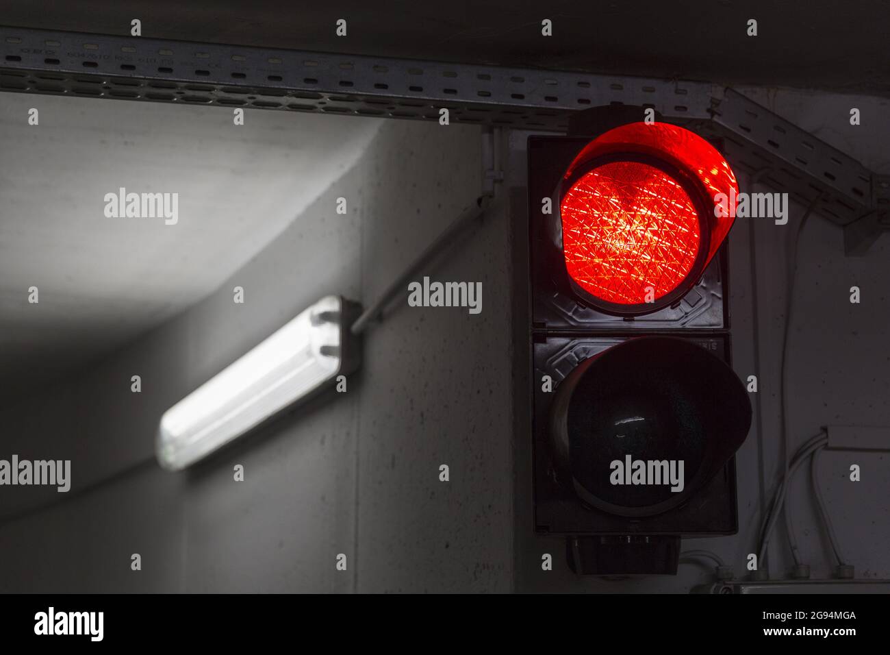 Red traffic light Stock Photo - Alamy