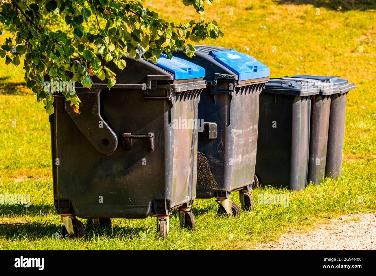 Black plastic disposable containers hi-res stock photography and images ...