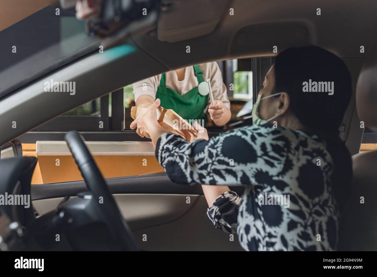Drive thru pick up hi-res stock photography and images - Alamy
