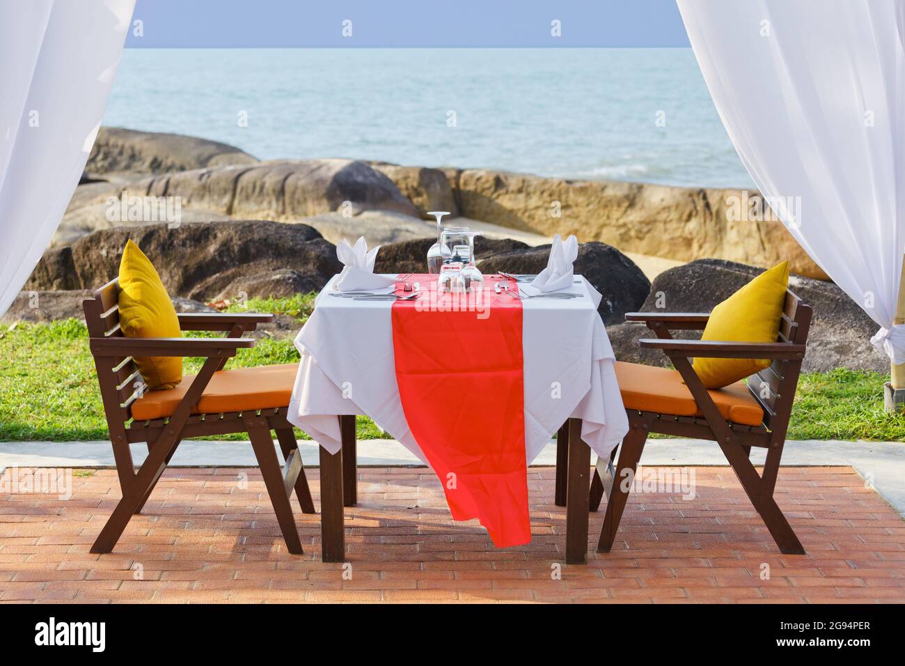 Beach restaurant table cloth hi-res stock photography and images - Alamy