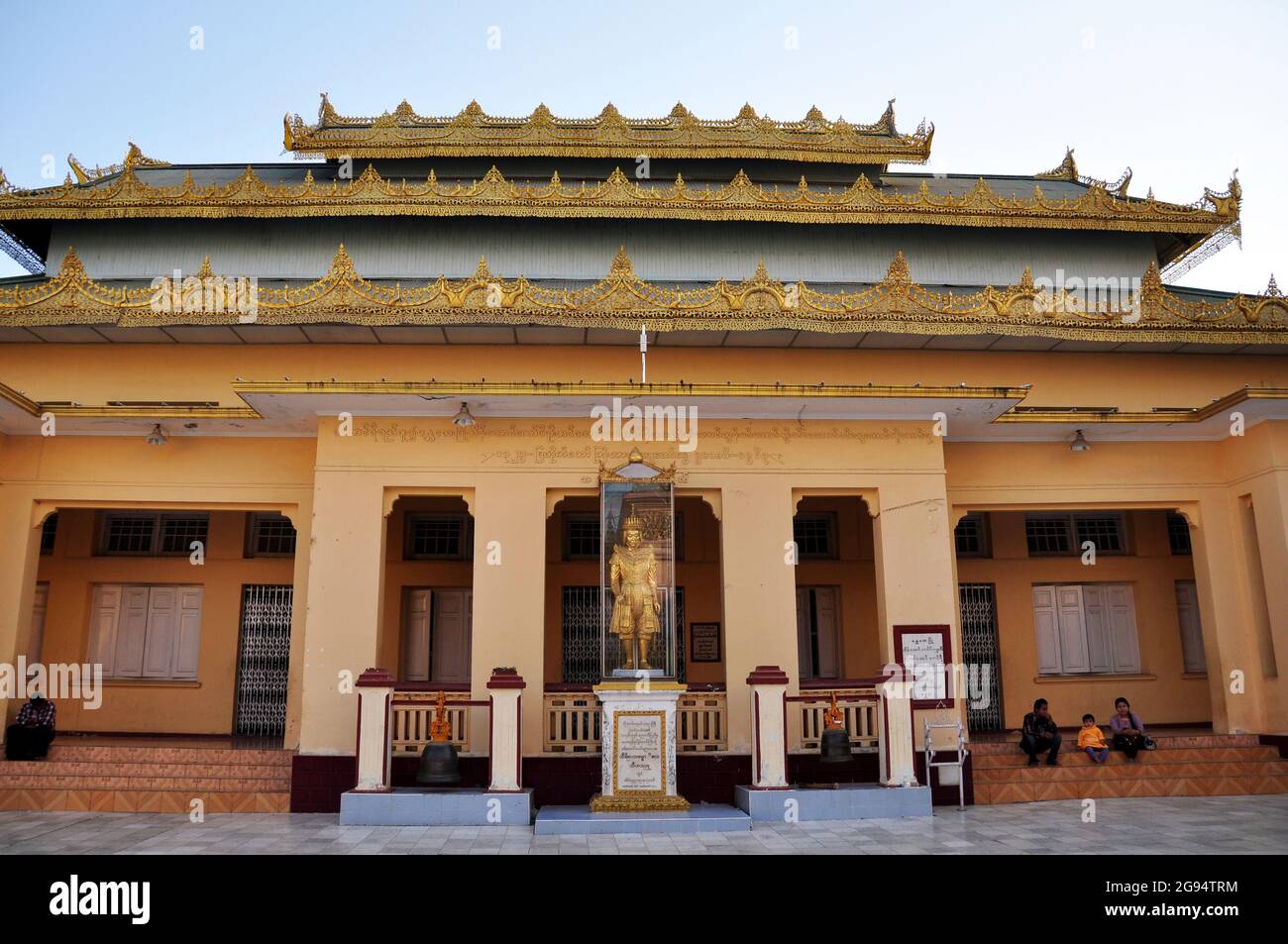 Burmese prince hi-res stock photography and images - Alamy