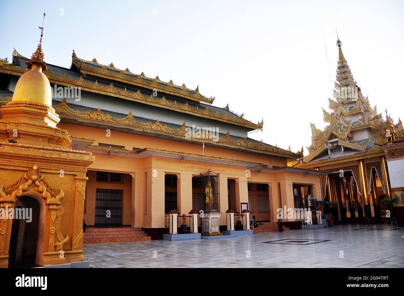 Shwetaung paya hi-res stock photography and images - Alamy