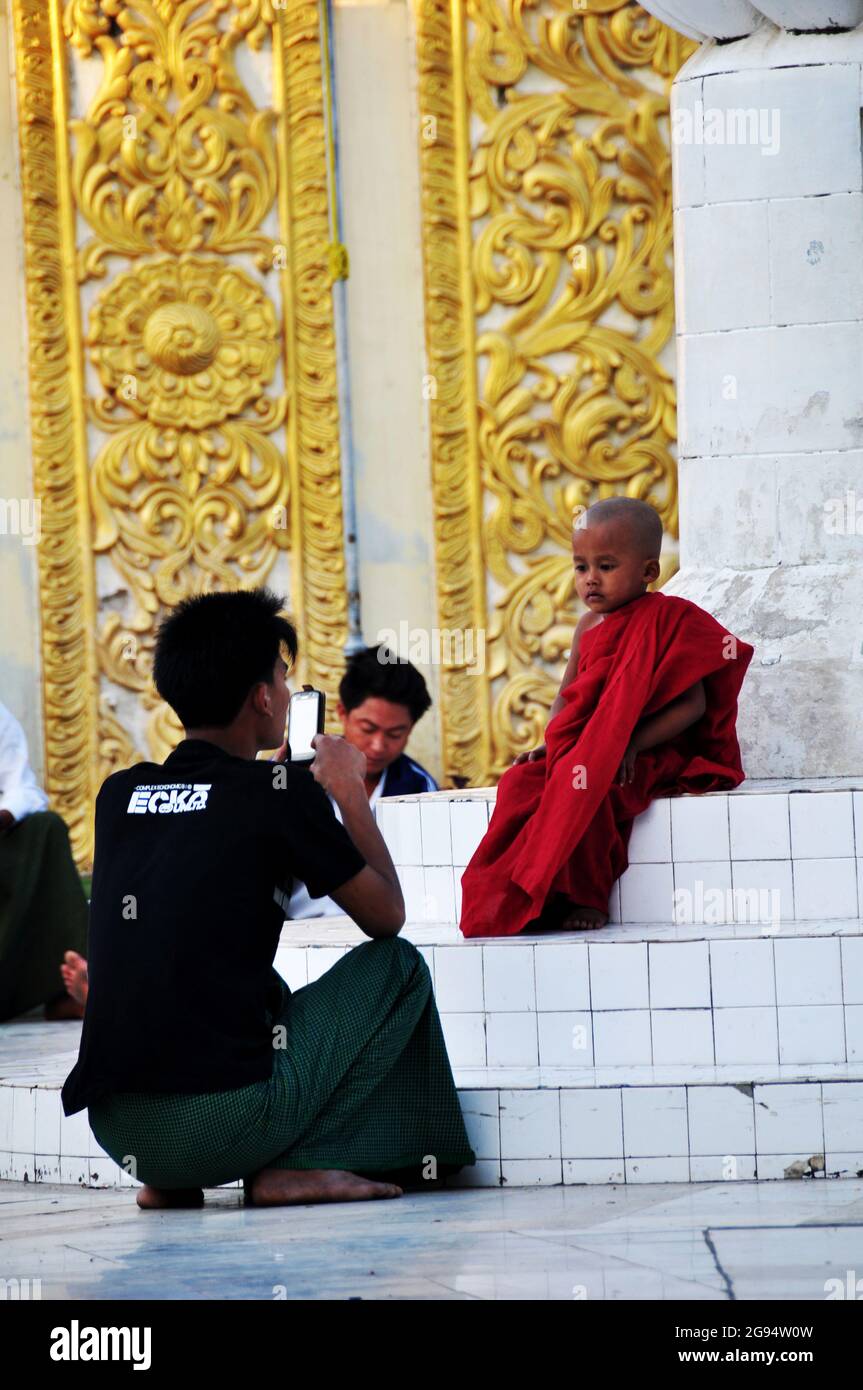 Father son burma myanmar hi-res stock photography and images - Alamy