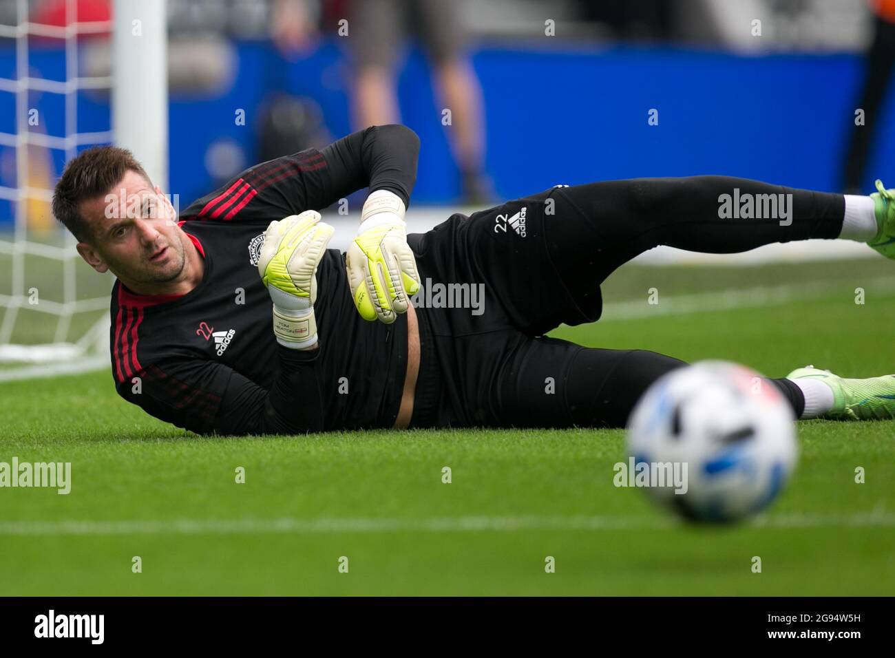 Tom heaton manchester united 2021 hi-res stock photography and images ...