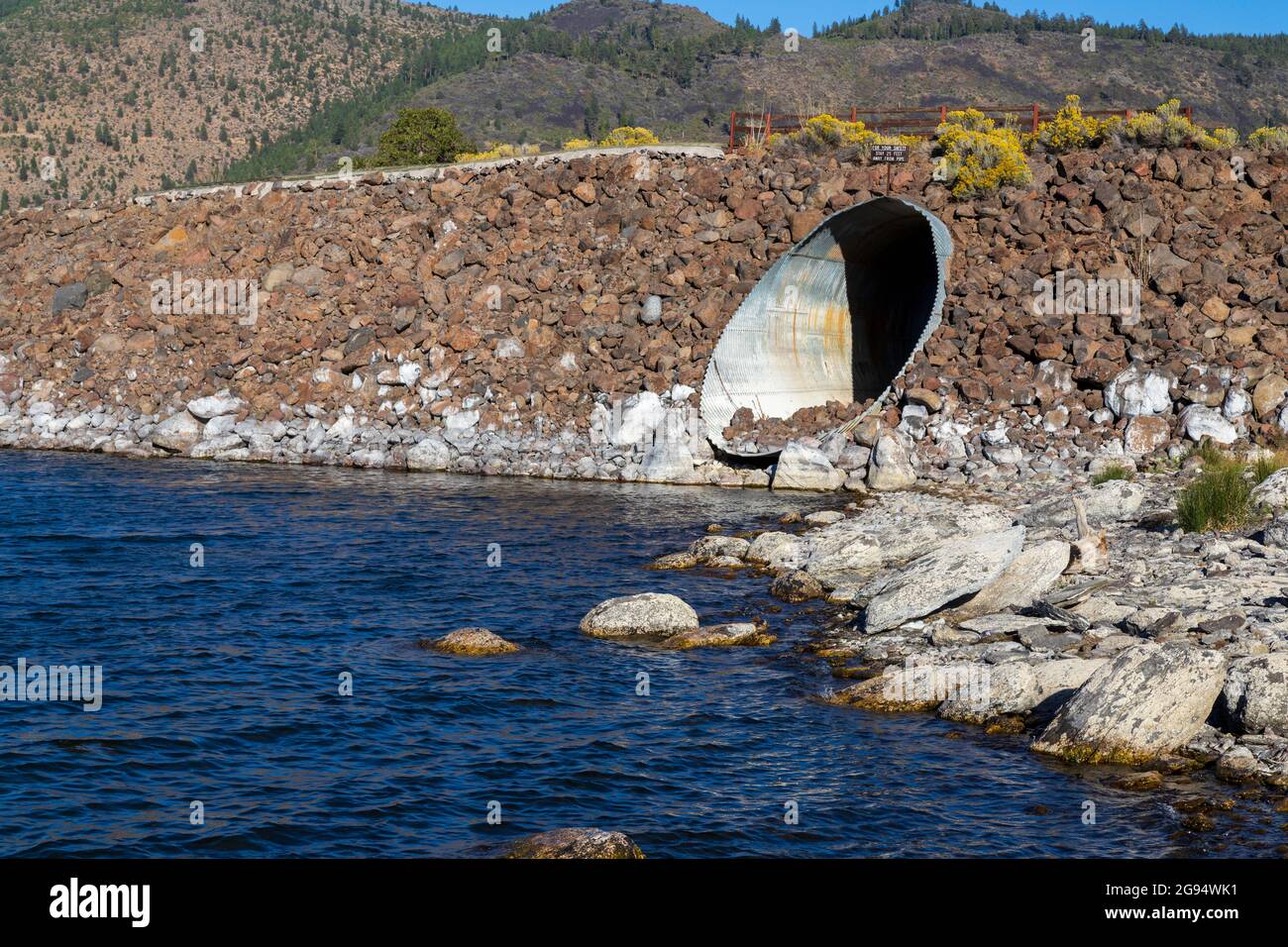 Culvert pipe hi-res stock photography and images - Alamy