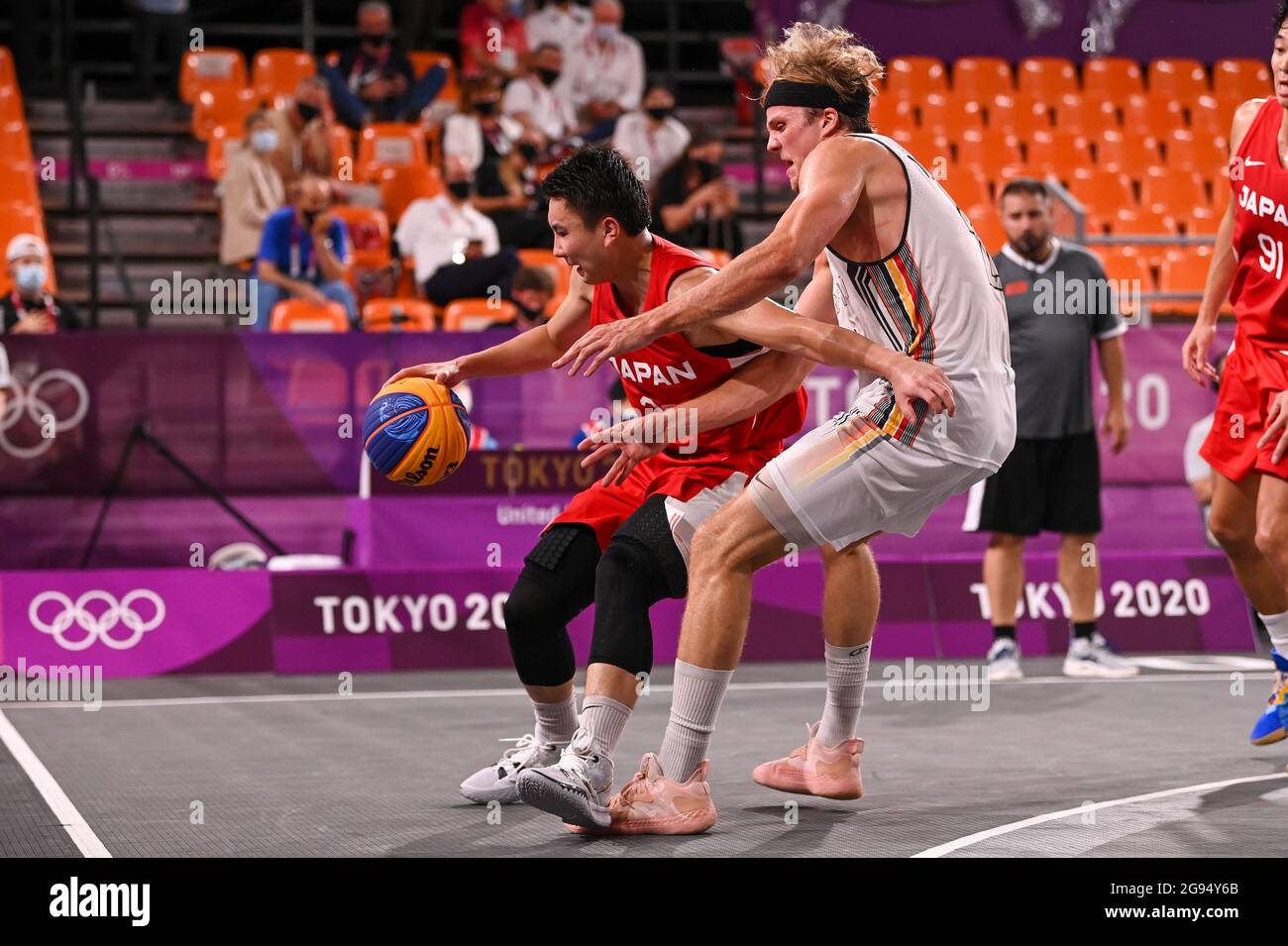 Japanese Keisei Tominaga, Belgian Thibaut Vervoort and fight for the ...