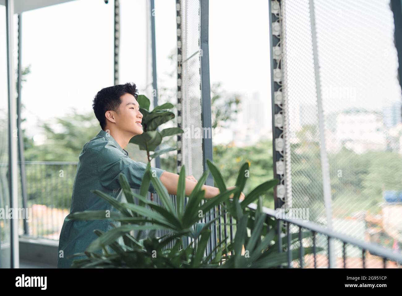 Man leaning on balcony railing hi-res stock photography and images - Alamy