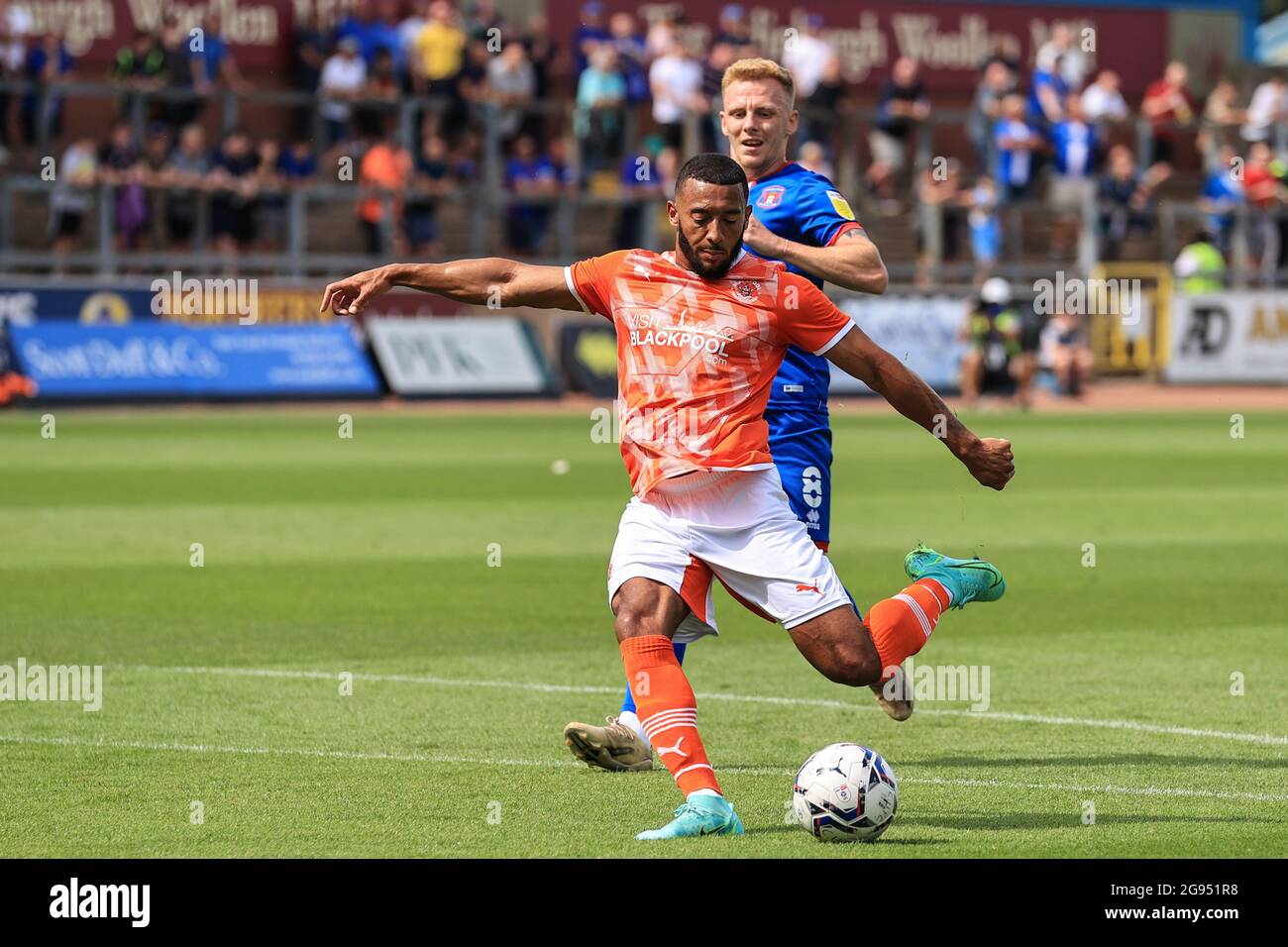 Keshi Anderson of Blackpool shoots on goal Stock Photo - Alamy