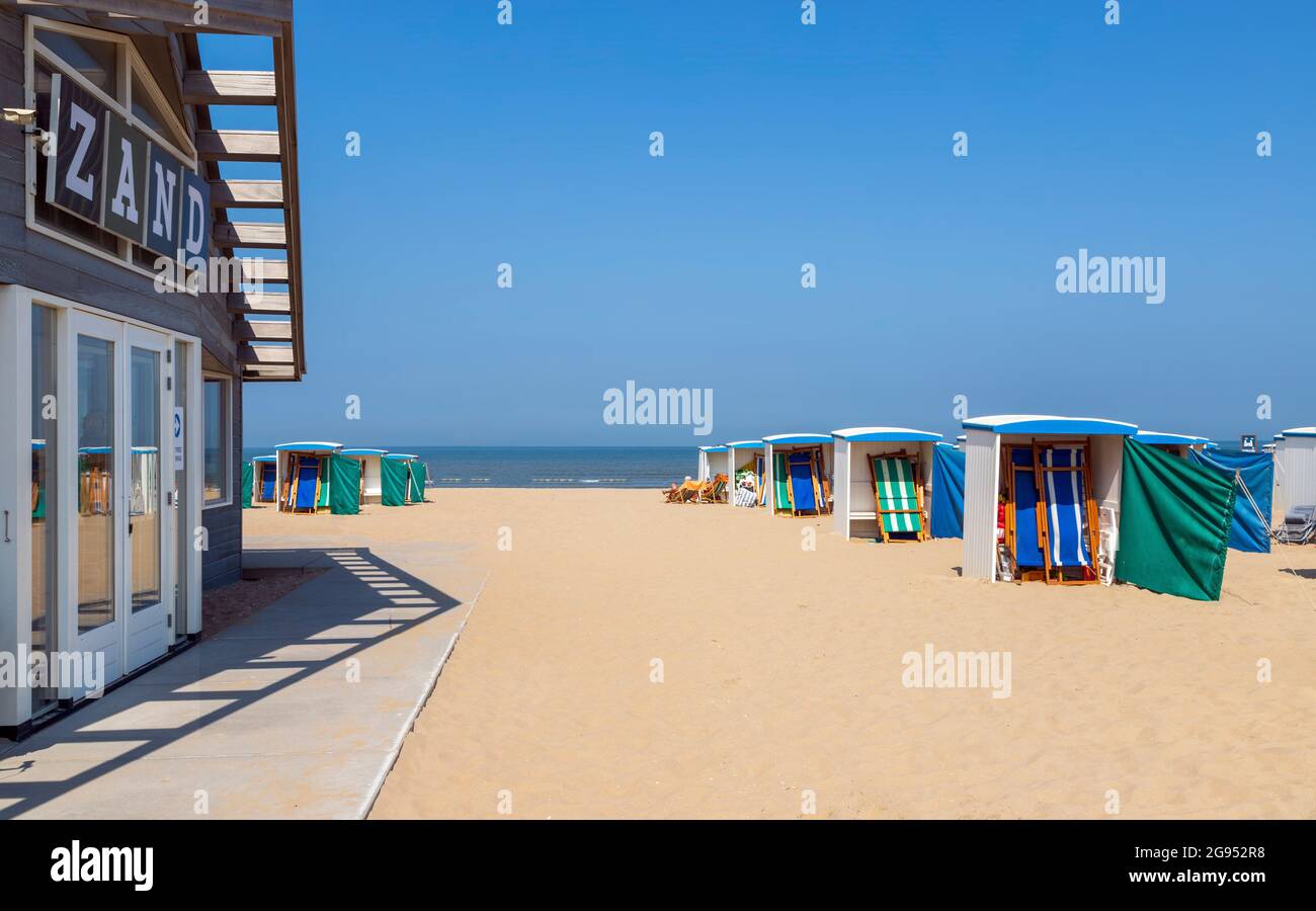 Summertime along the North Sea coast: Cabins on the beach in Katwijk ...