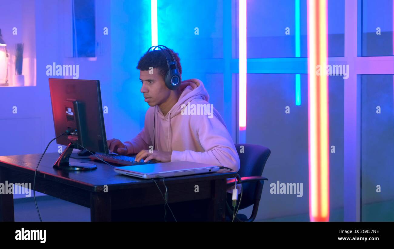 Black gamer hi-res stock photography and images - Alamy