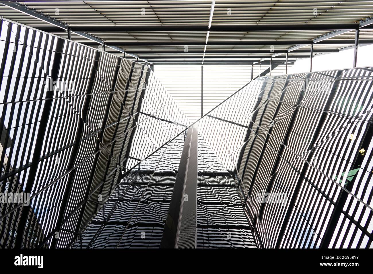 3d diagonal lines hi-res stock photography and images - Alamy