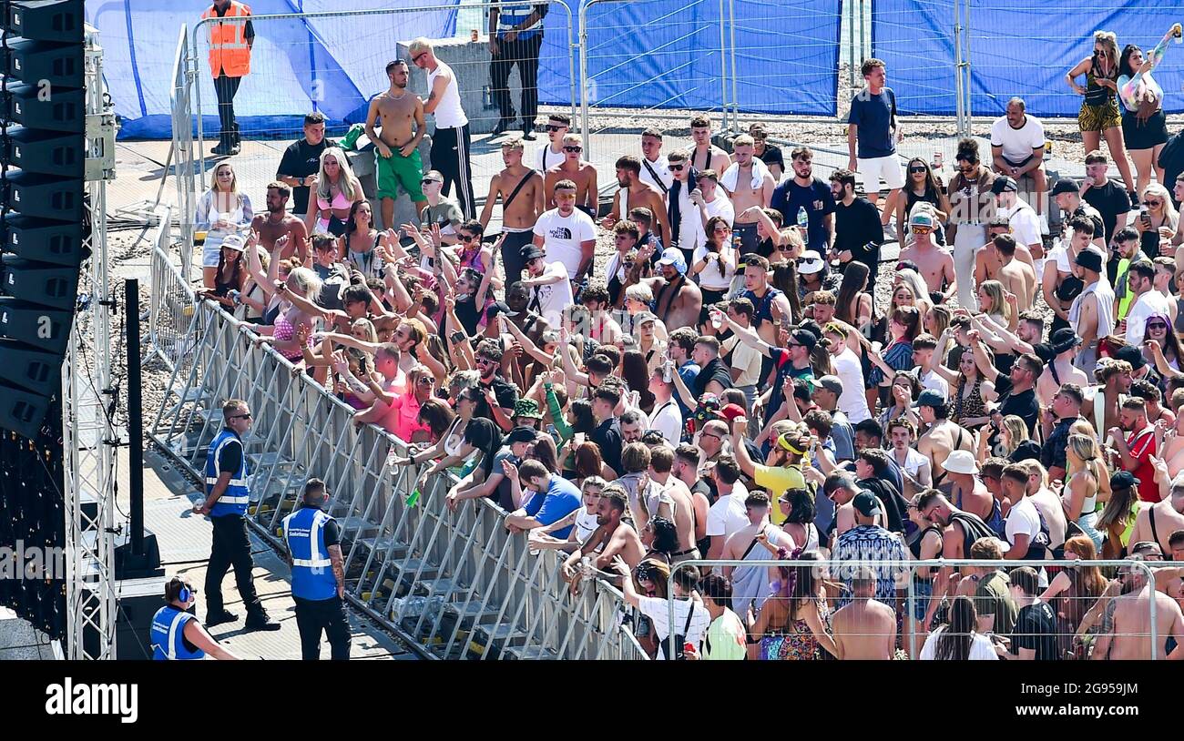 Brighton UK 24th July 2021 - Crowds enjoy the hot sunshine and music at ...