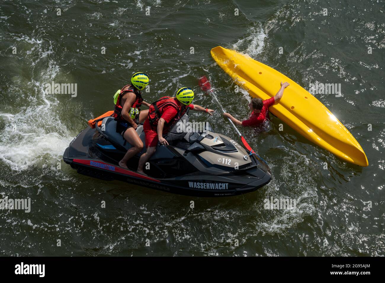 24 July 2021, Mecklenburg-Western Pomerania, Herin gsdorf: Rescue ...