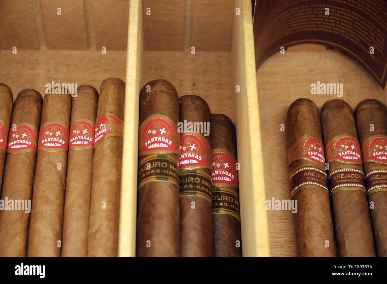 Davidoff cigars hi-res stock photography and images - Alamy