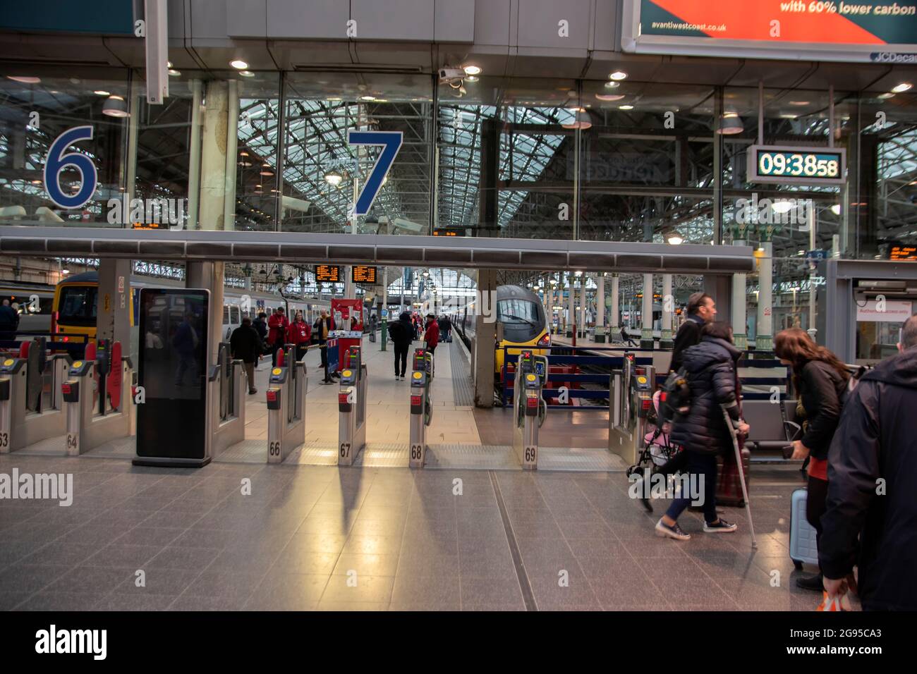 Going To The Gates At Piccadilly Station Manchester England 7-12-2019 ...