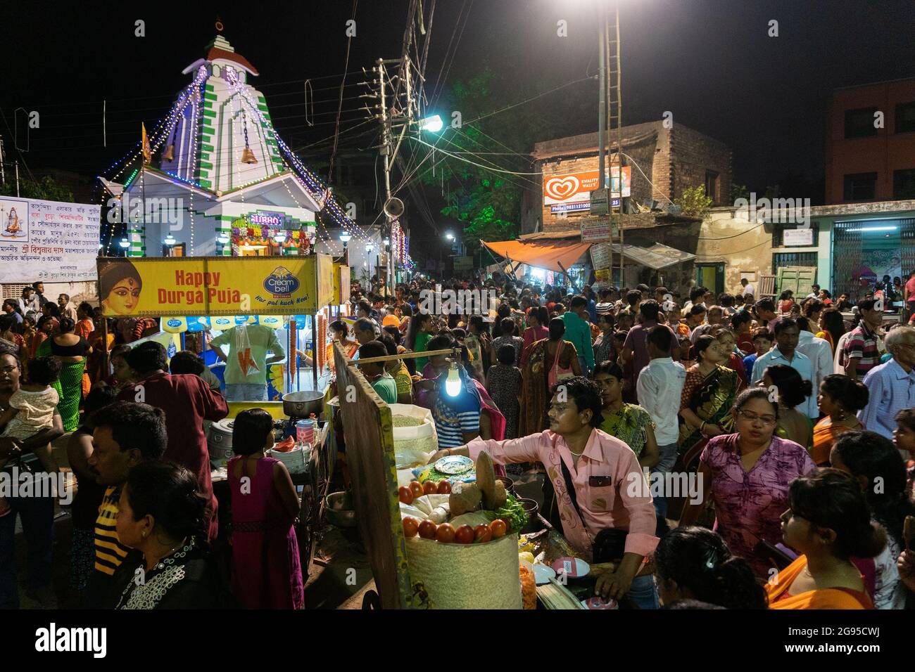 HOWRAH,WEST BENGAL,INDIA -APRIL 15TH, 2018 : A roadside stall of Jhal ...