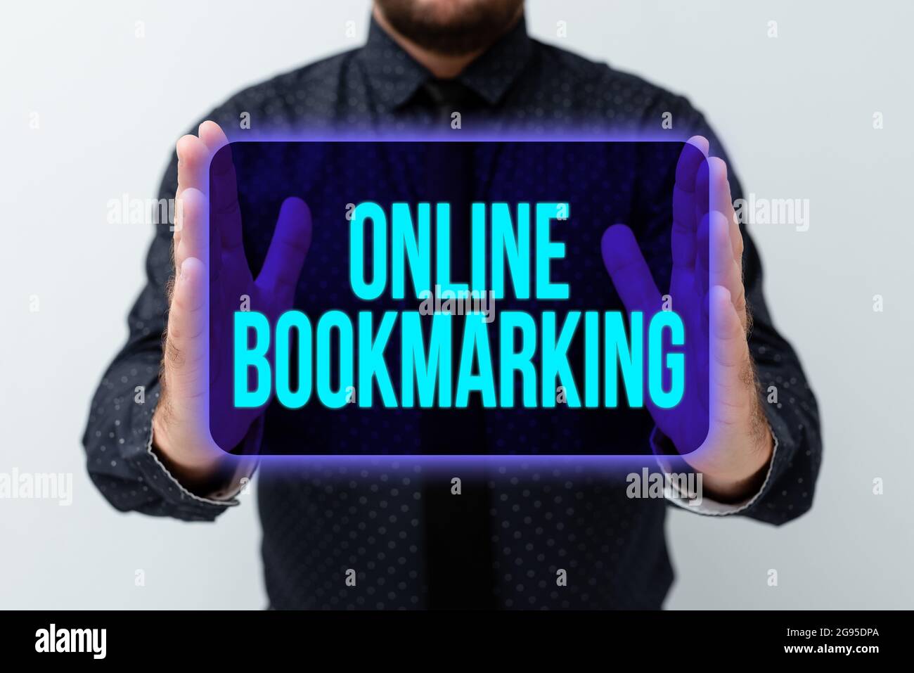 Sign displaying Online Bookmarking. Business idea used to save a URL ...