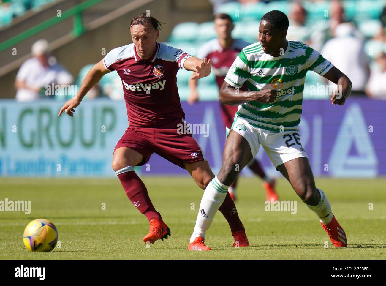 Mark noble west ham 2021 hi-res stock photography and images - Alamy