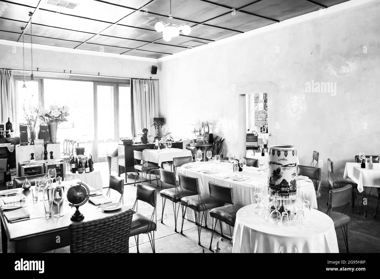 Up market restaurant Black and White Stock Photos & Images - Alamy