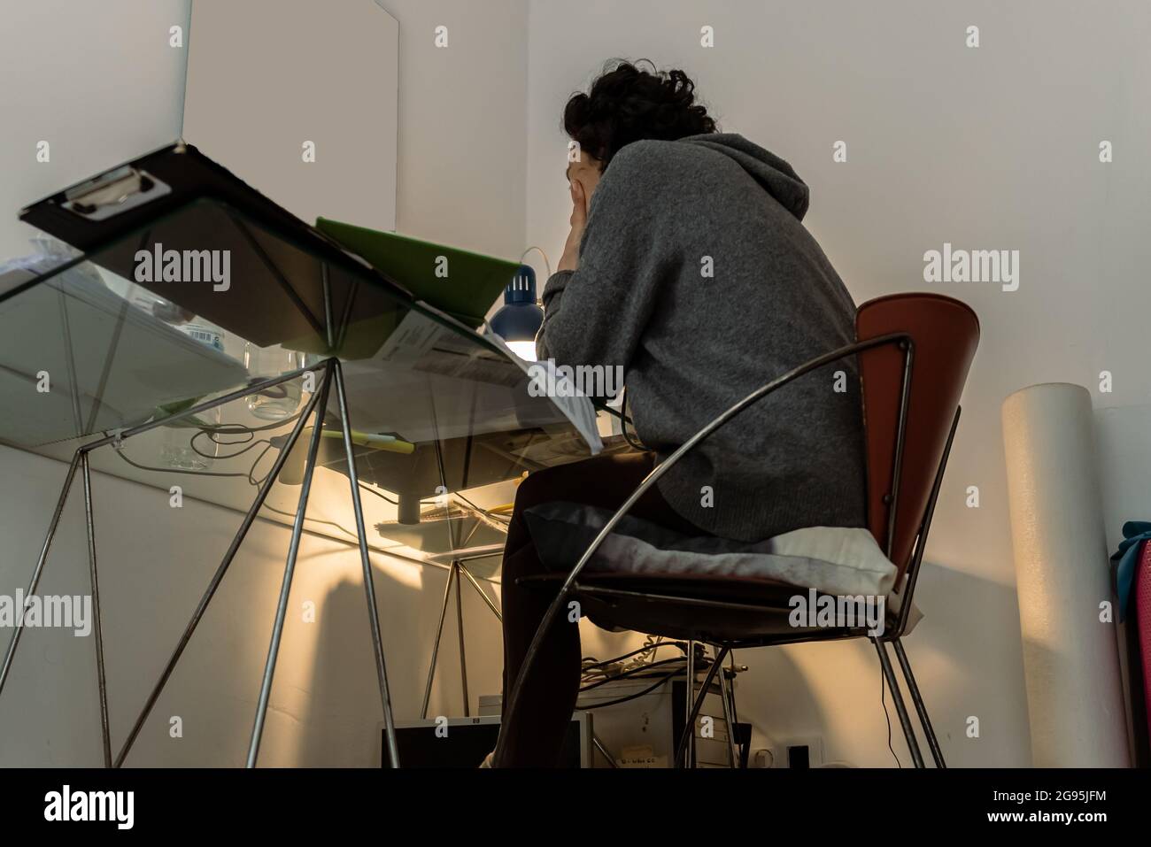 Work one person hi-res stock photography and images - Alamy