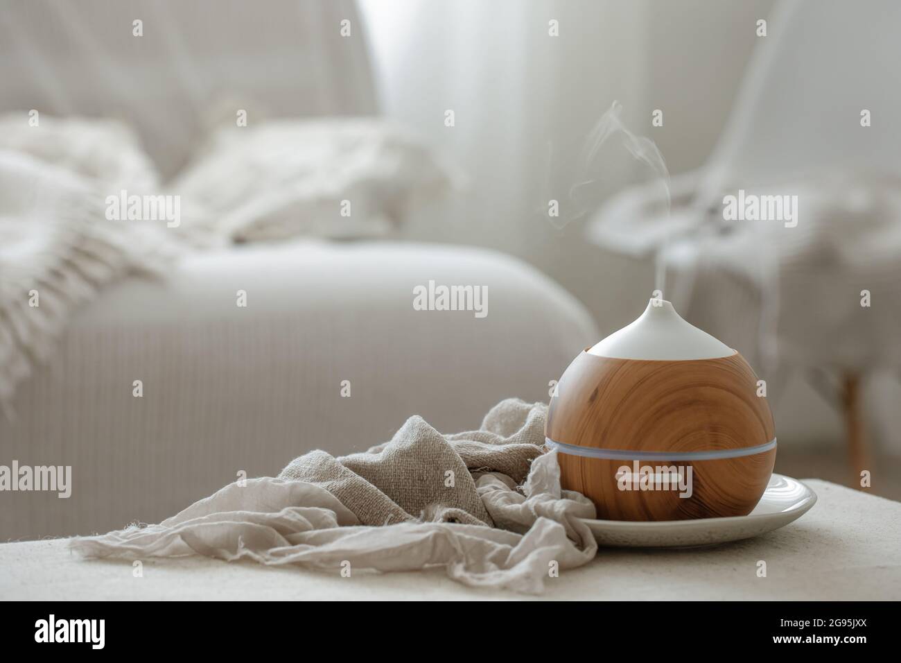 Aromatherapy diffusing hi-res stock photography and images - Alamy