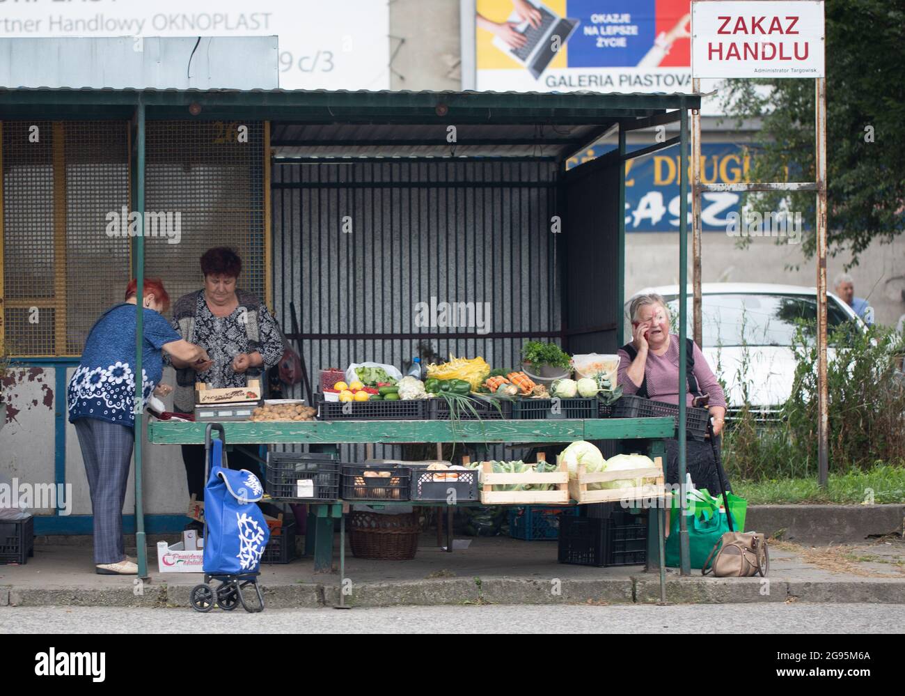 No street trading sign hi-res stock photography and images - Alamy