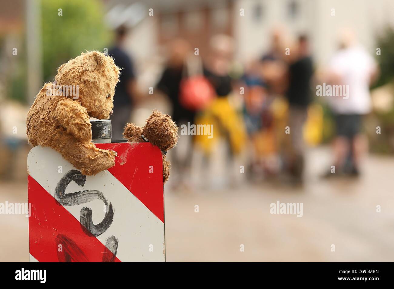 Erftstadt, Germany. 24th July, 2021. Two wet teddy bears dry on a ...