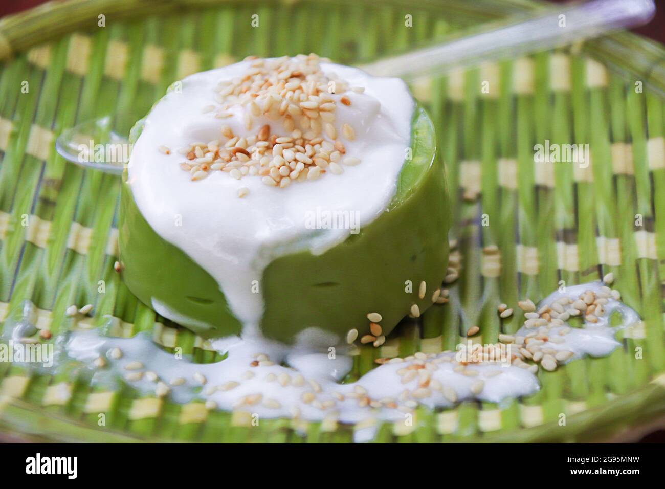 Pandanus Pudding in Sweet Coconut Cream, traditional Thai desserts ...