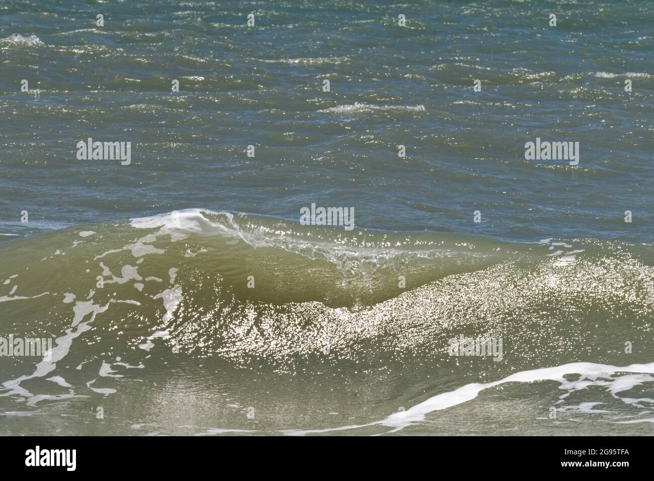 Ocean waves on beach hi-res stock photography and images - Alamy