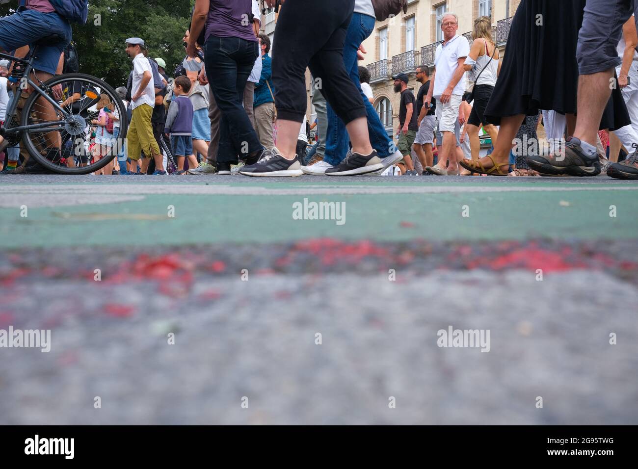 Flush to the ground hi-res stock photography and images - Alamy