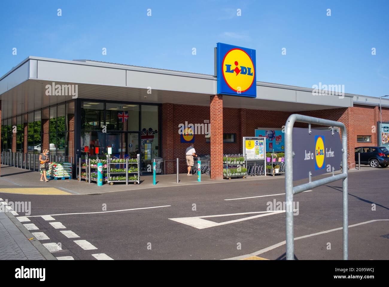 Lidl store front hi-res stock photography and images - Alamy
