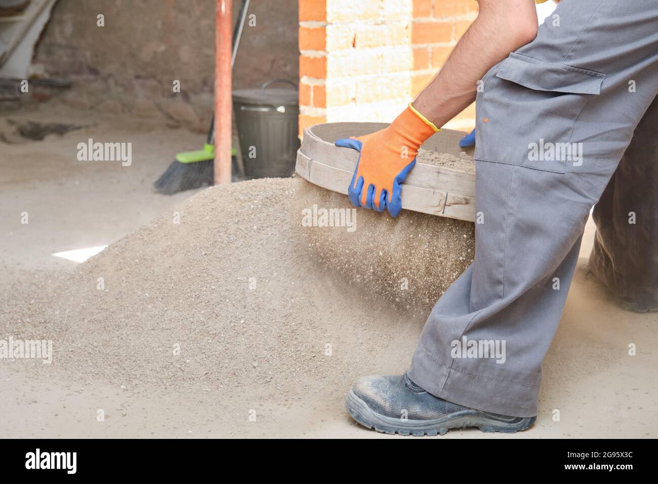 Sieve sand hi-res stock photography and images - Alamy
