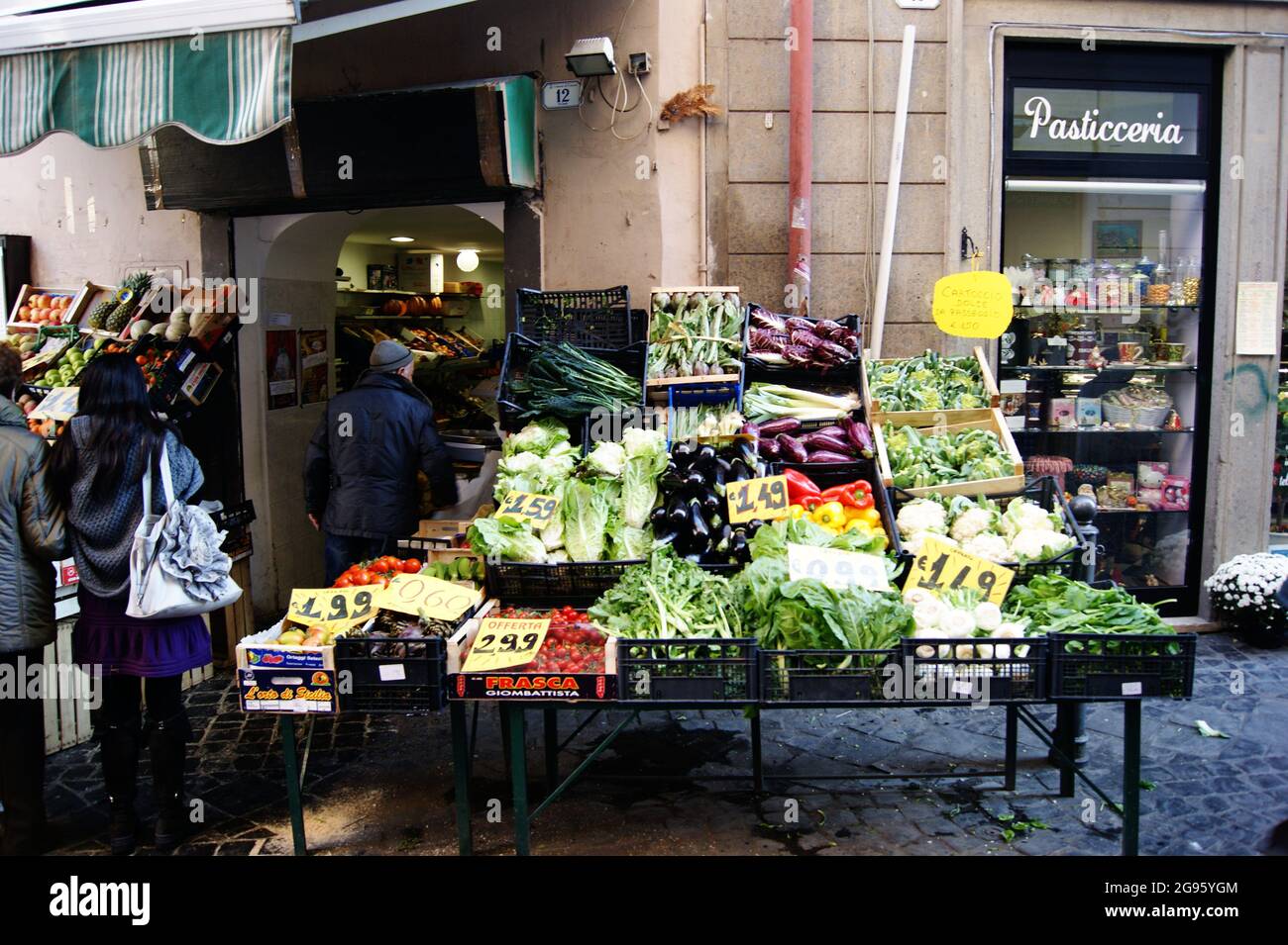 Traditional italian show hi-res stock photography and images - Alamy