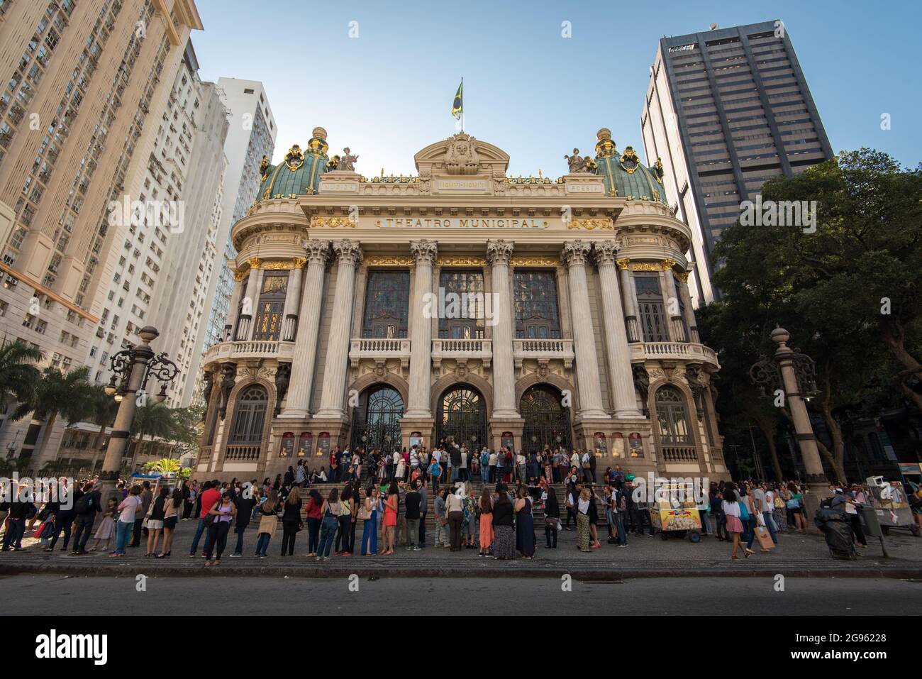 Municipal opera house and town hall hi-res stock photography and images ...