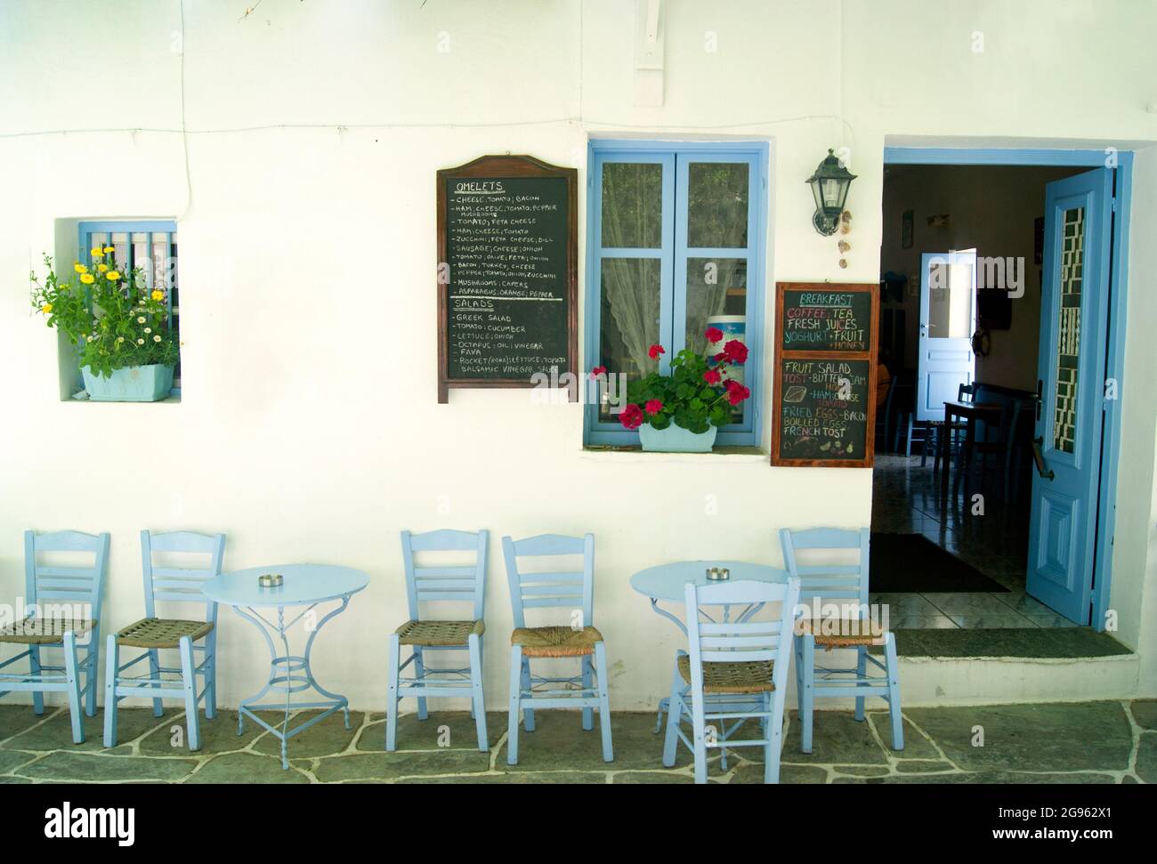 Simple cafe restaurant bar hi-res stock photography and images - Alamy