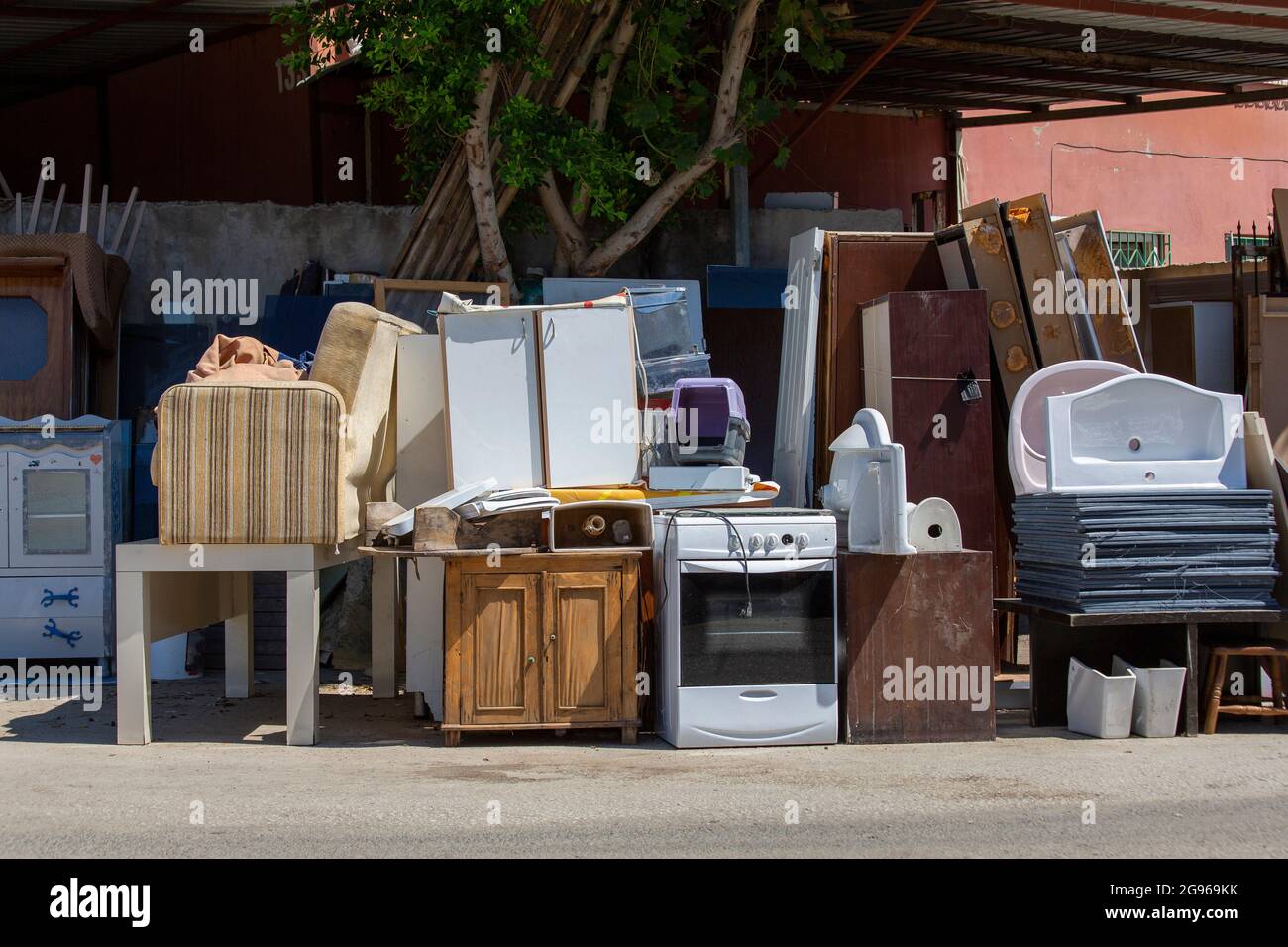 Garage sale items hi-res stock photography and images - Alamy
