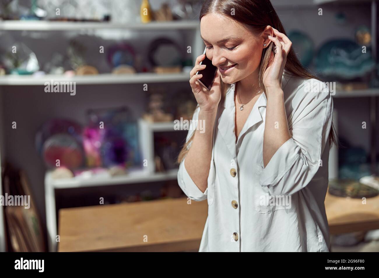 Happy seller hi-res stock photography and images - Alamy