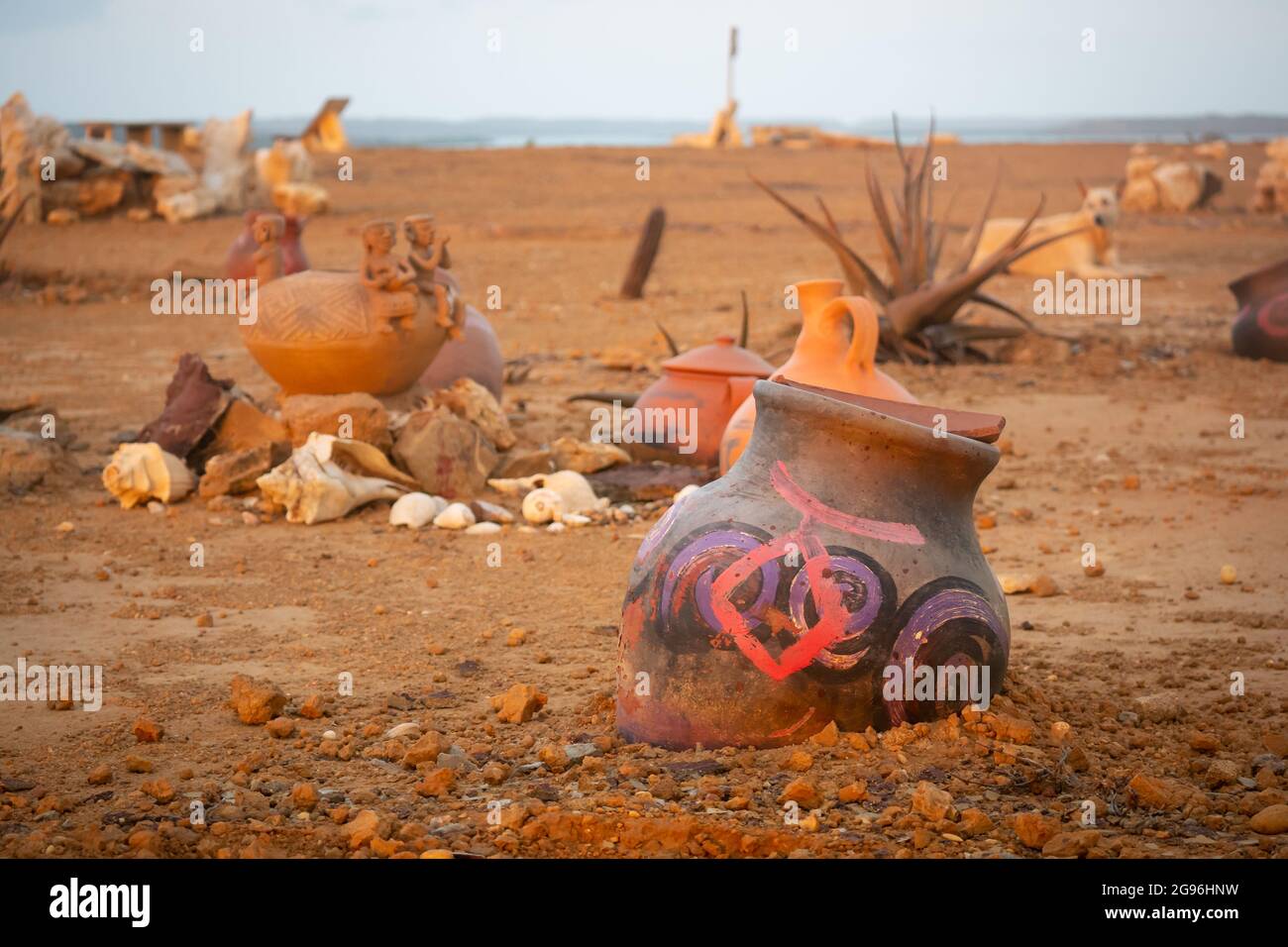 Broken earthen vase hi-res stock photography and images - Alamy
