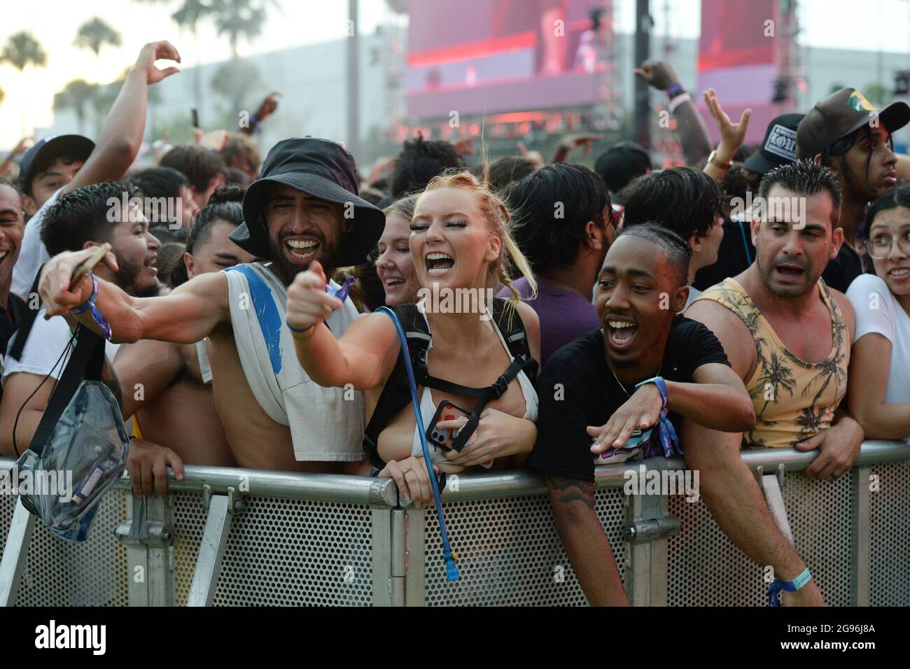 Crowed packed hi-res stock photography and images - Alamy