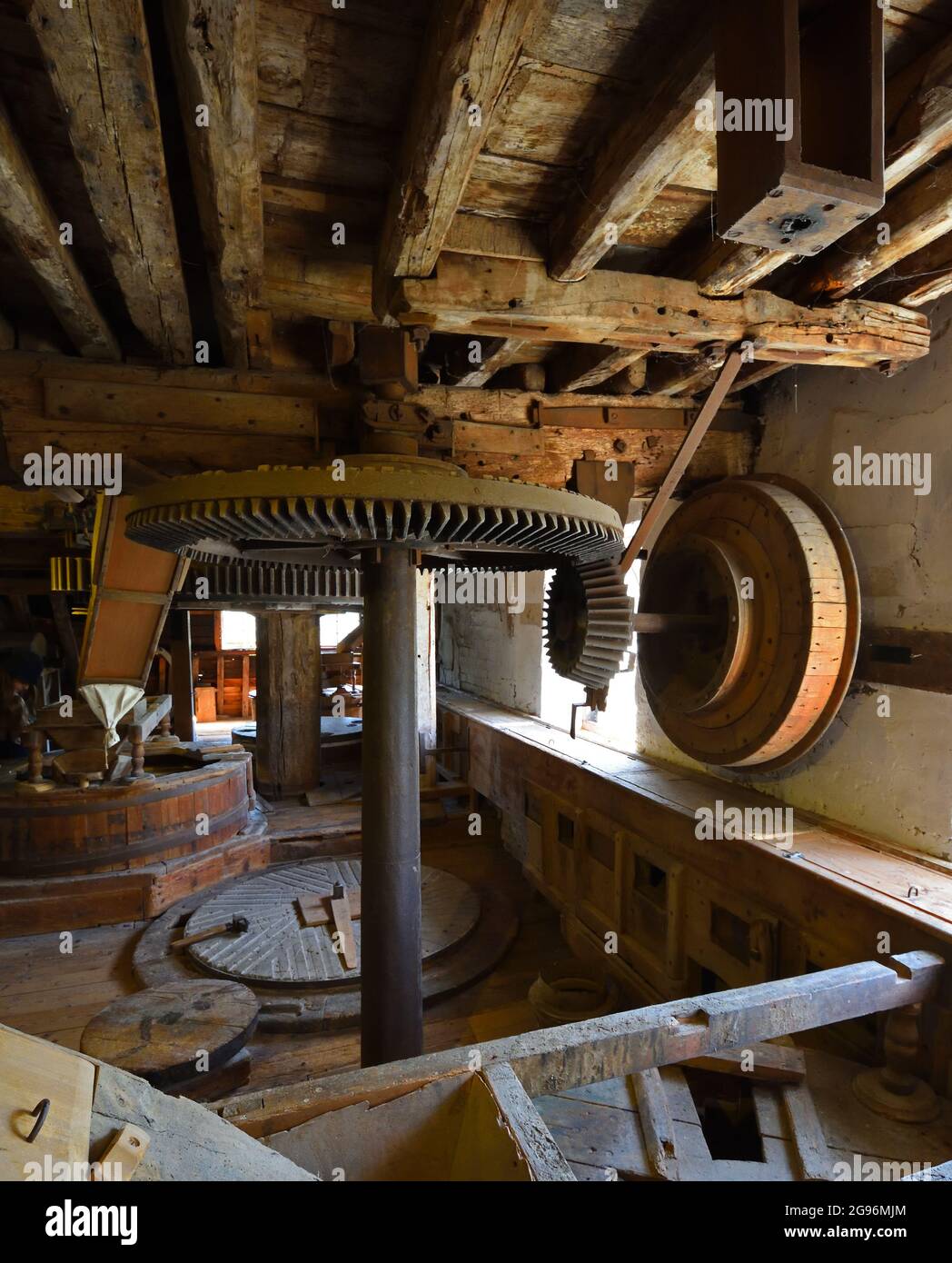 Water mill interior wheel mechanism hi-res stock photography and images ...