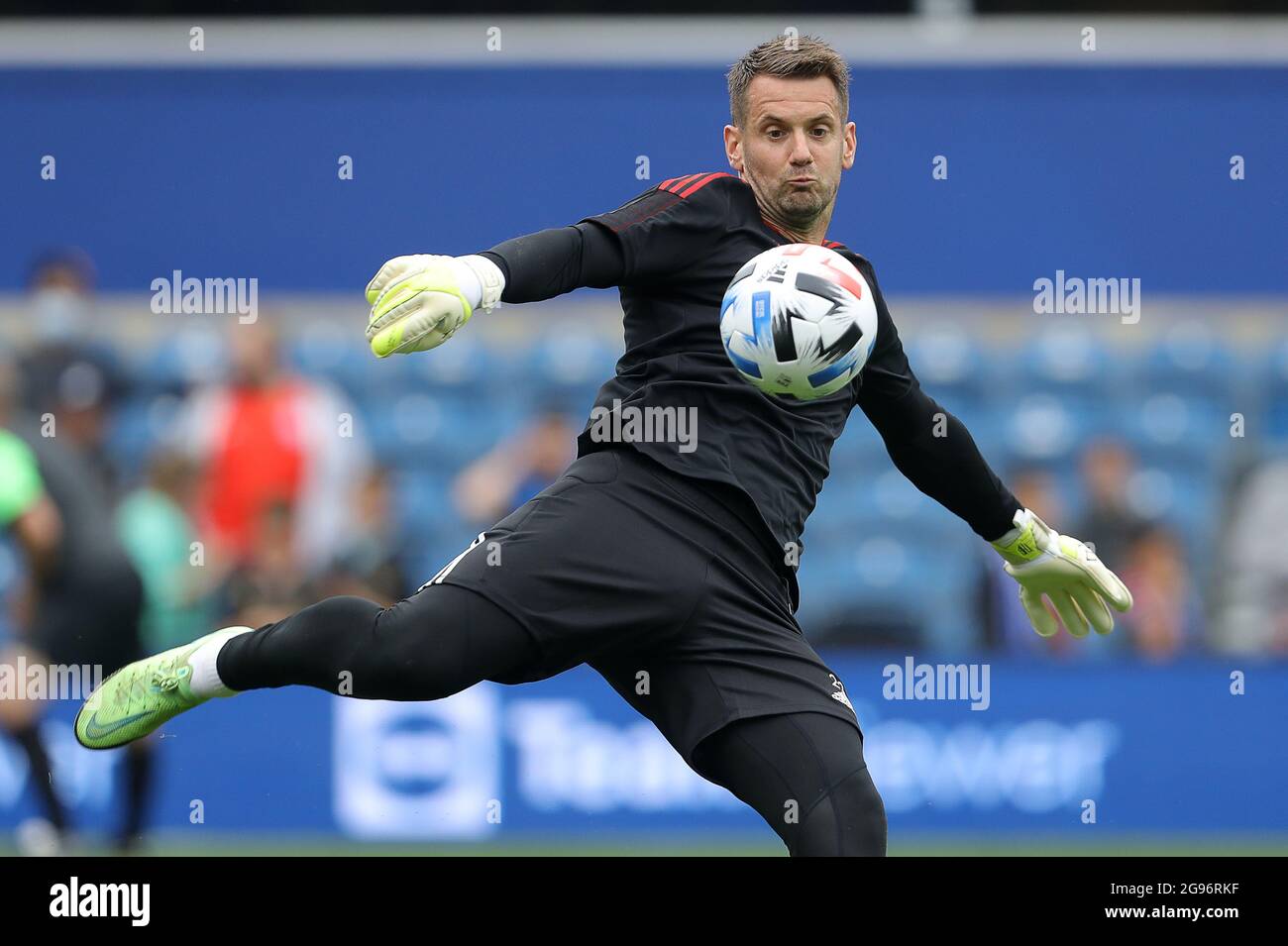 Tom heaton manchester united 2021 hi-res stock photography and images ...