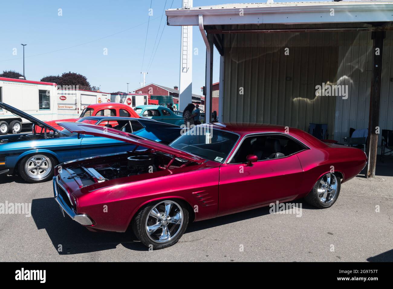 Puyallup Usa 24th Jul 2021 Classic Cars And Spectators Visit The
