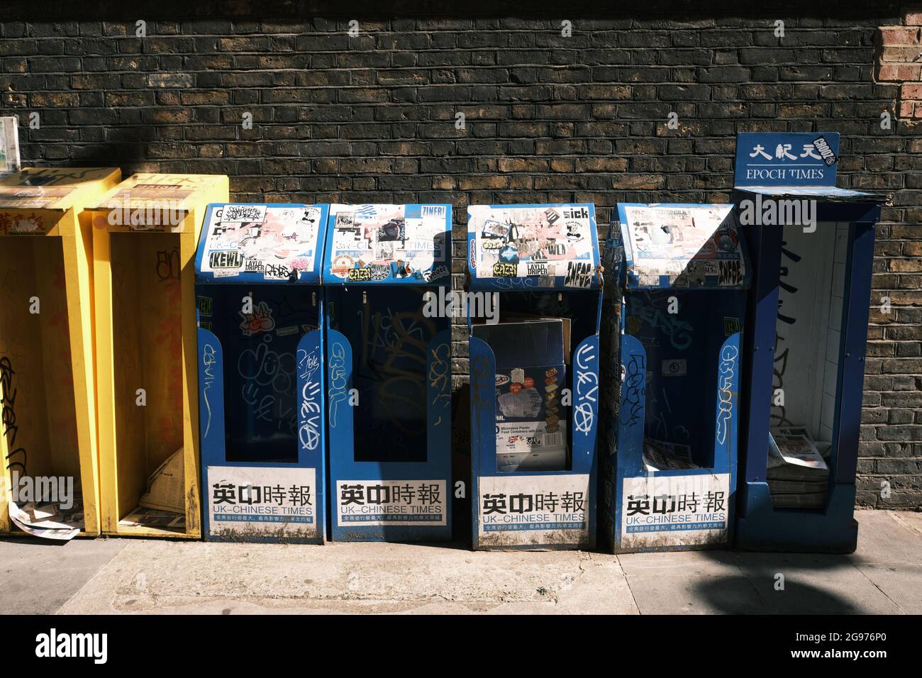 Free newspaper stands hi-res stock photography and images - Alamy